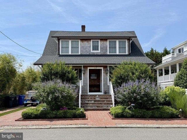 112 8th St E, Beach Haven, NJ 08008
