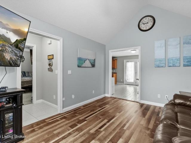 112 Camellia Ave