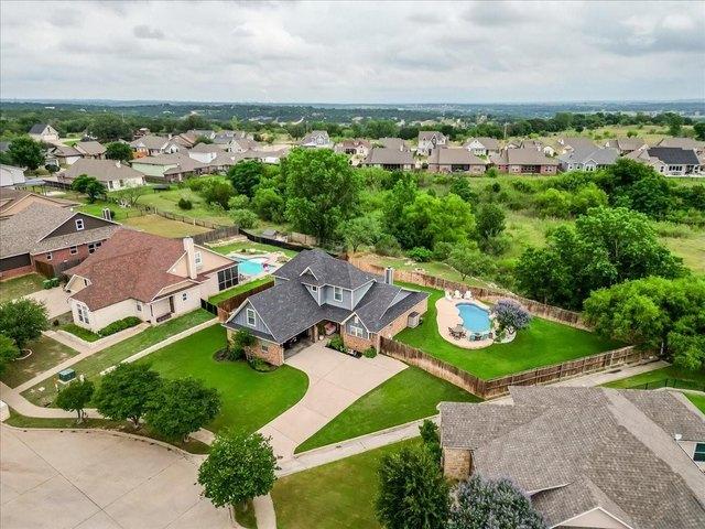 112 Camelot St, Glen Rose, TX 76043