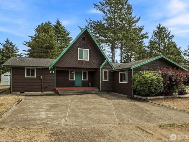 112 Canal Dr NE, Ocean Shores, WA 98569