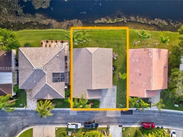 112 Caribe Ct, Greenacres, FL 33413