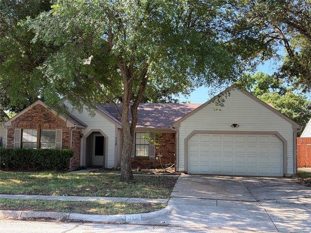 112 Cinnamon Ln, Euless, TX 76039