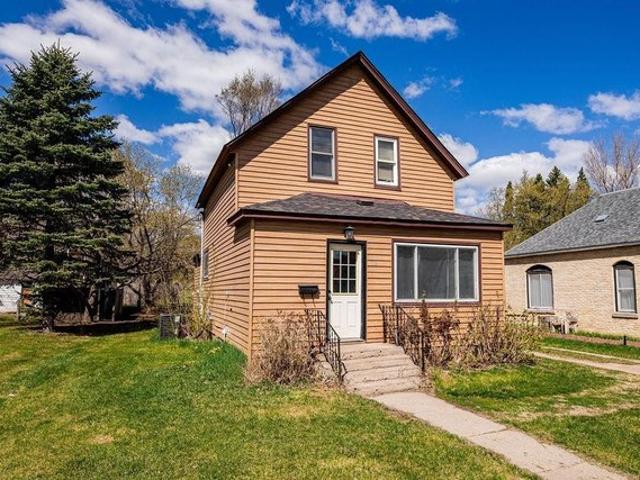 112 Cleveland St, Enderlin, ND 58027