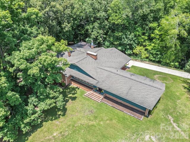 112 Crestwood Circle