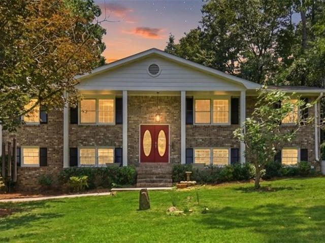 112 Cross Gate Dr, Marietta, GA 30068