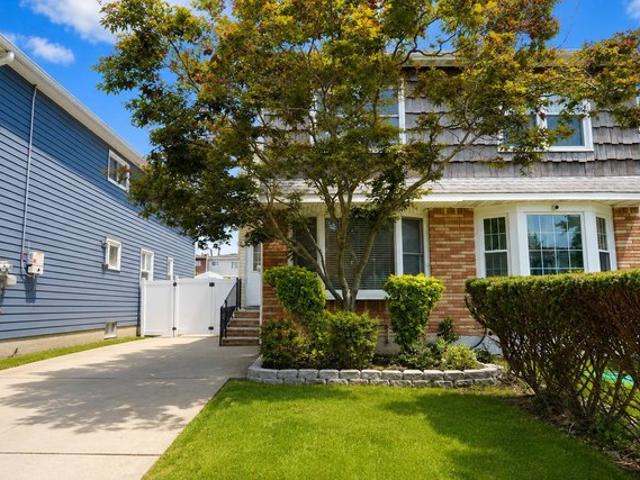 112 Amador St, Staten Island, NY 10303
