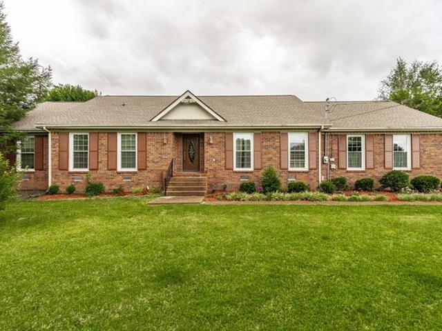 112 Arrowhead Dr, Hendersonville, TN 37075