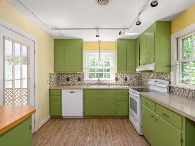 112 Bollingbrook Dr