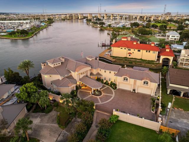 112 Bayou Ln, Kemah, TX 77565 | MLS #59253