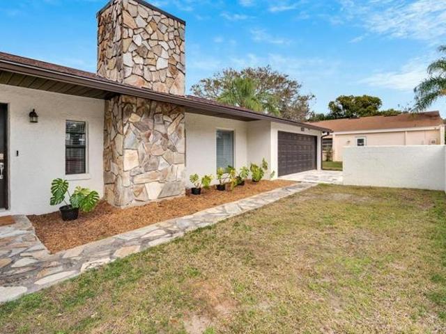 112 Barkfield St, Brandon, FL 33511