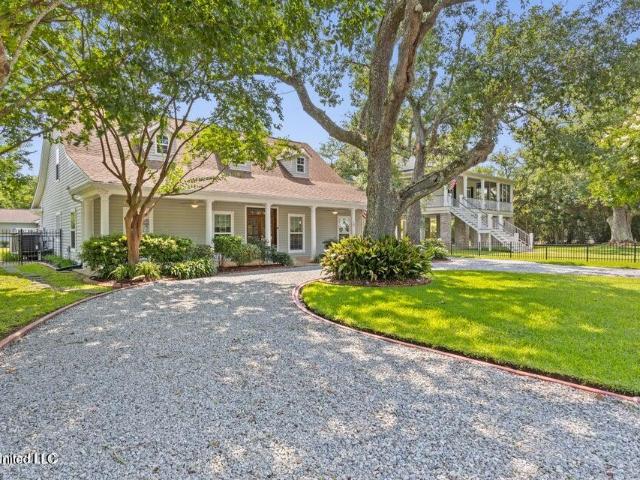 112 Bienville Dr, Waveland, MS 39576 | MLS #4127