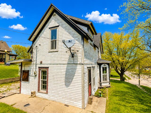 112 Bluff Street E