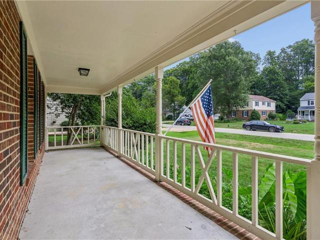 112 Breezy Point DR