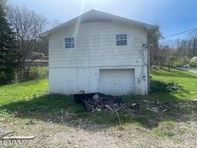 112 Green Acres Rd