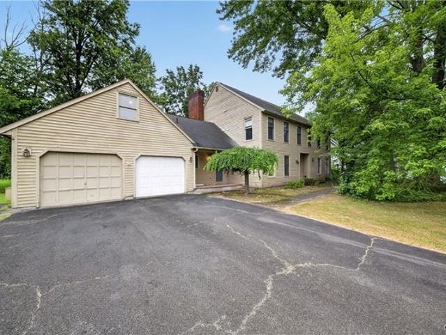 112 Greeley Cir, Liverpool, NY 13090