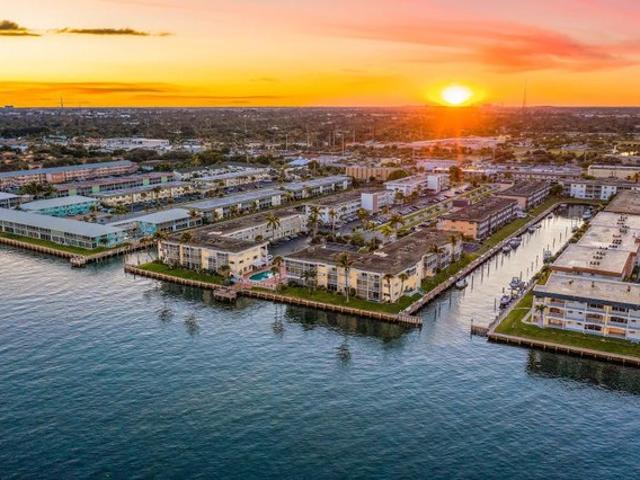 112 Doolen Ct Apt 302, North Palm Beach, FL 33408