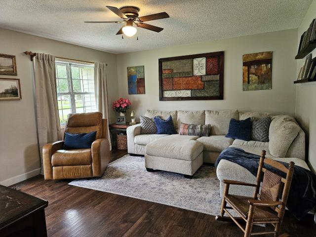 112 Darnell Dr