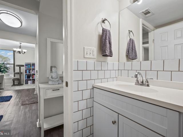 112 Duvall Ln, Unit 302, Gaithersburg, MD 20877 | MLS #MDMC2224