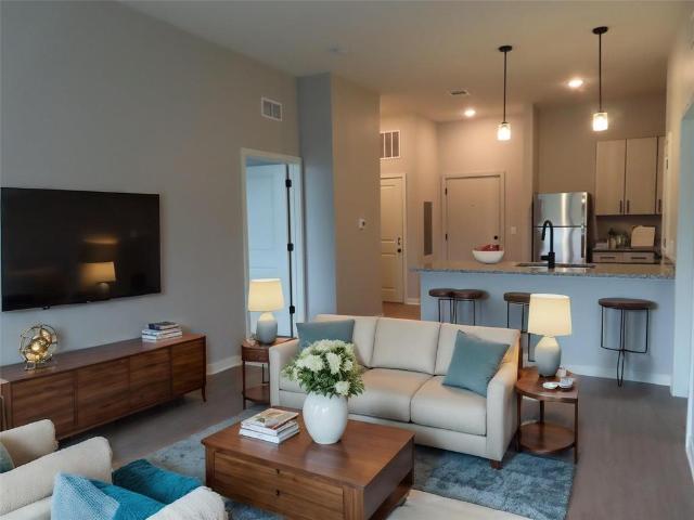 112 E Greenhill Lane # 304
