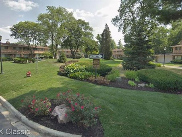 112 E Hickory Grove Rd, Bloomfield Township, MI 48304