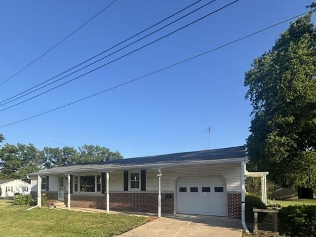 112 E Market St, Yates City, IL 61572