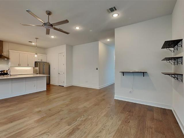 112 E Oscar Drive