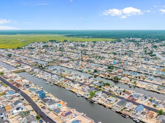 112 E Potomac Dr, Little Egg Harbor, NJ 08087