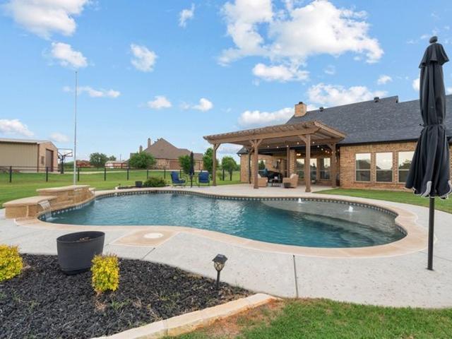 112 Eagle Moor Ln, Weatherford, TX 76087