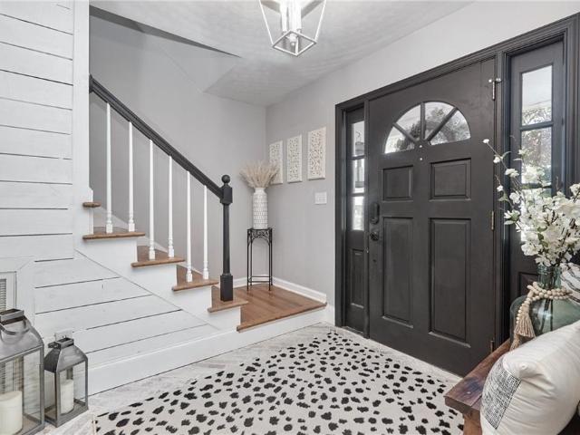 112 Earl ST