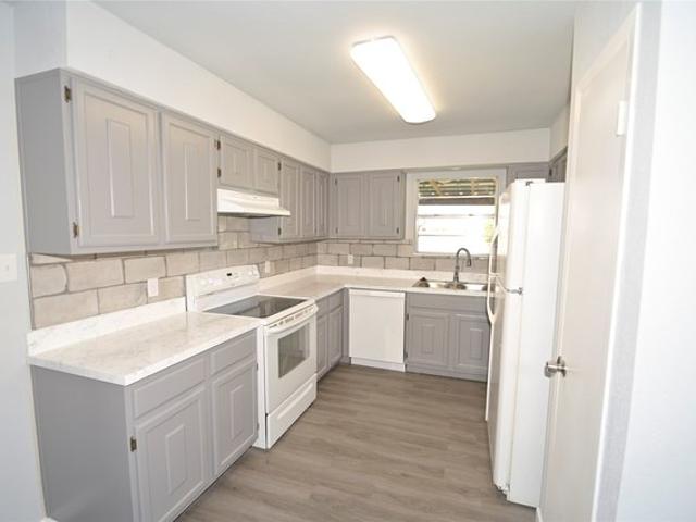112 Forestwood Dr, Corinth, TX 76210
