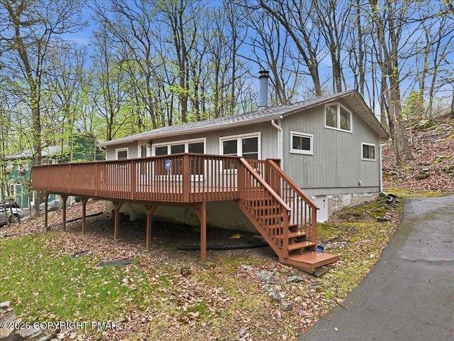 112 Fairview Dr, Dingmans Ferry, PA 18328