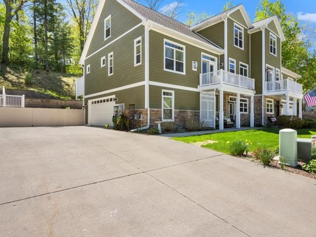 112 Fairway Hills Dr, Traverse City, MI 49684