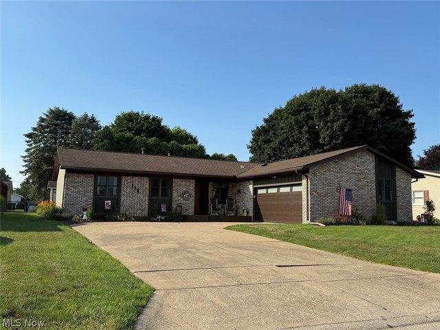 112 Karns Dr, Dover, OH 44622