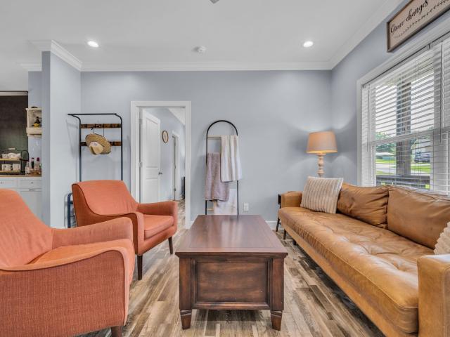 112 Holland Dr