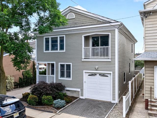 112 Hathaway St