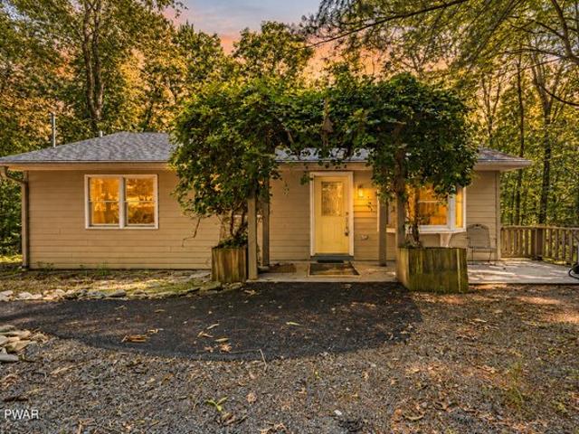 112 Heavenly Valley Dr, Tafton, PA 18464