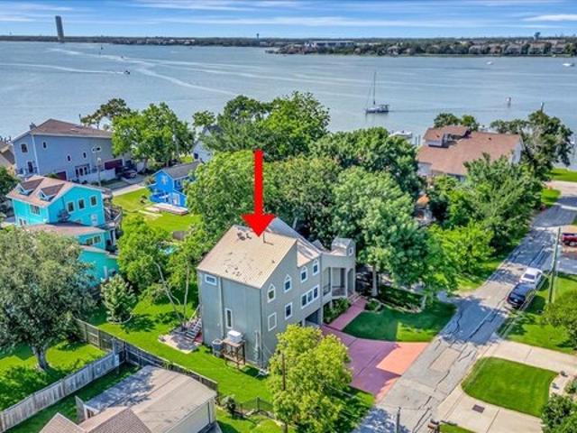 112 Oak Rd, Clear Lake Shores, TX 77565