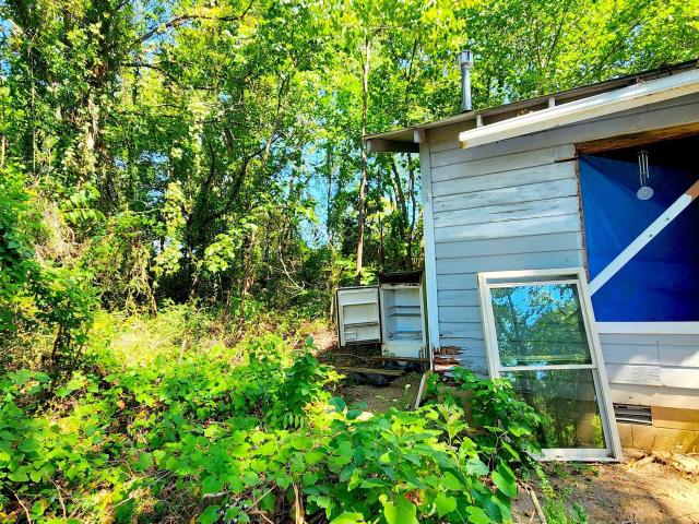 112 Lois Ln