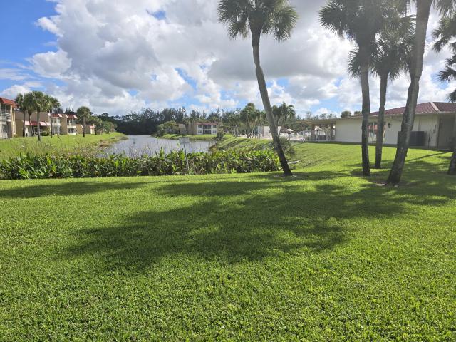 112 Lake Dora Dr, West Palm Beach, FL 33411 | MLS #R11142