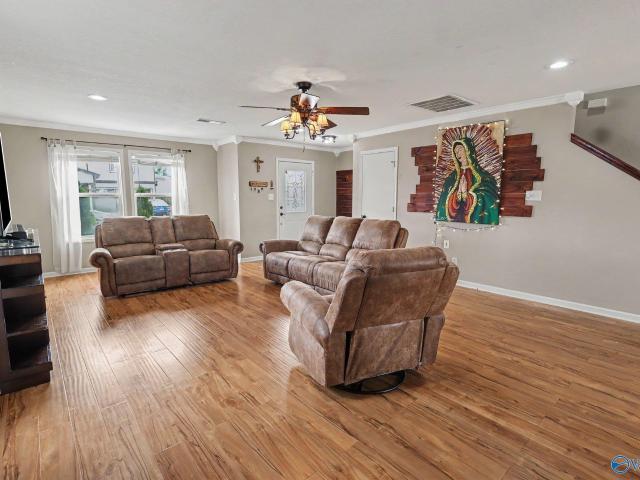 112 Leona Lane NW
