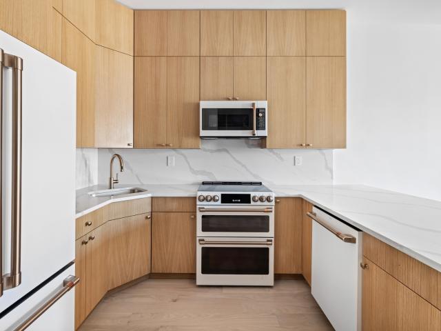 112 LUQUER Street 3