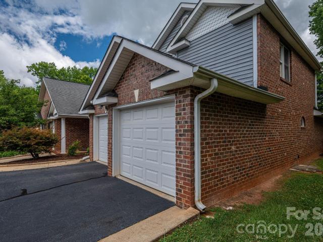 112 Mooreland Drive NE