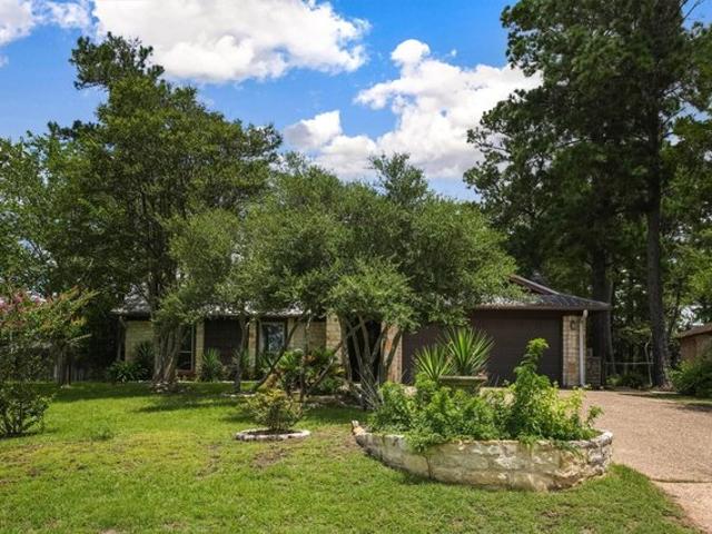 112 Mahalua Ln, Bastrop, TX 78602