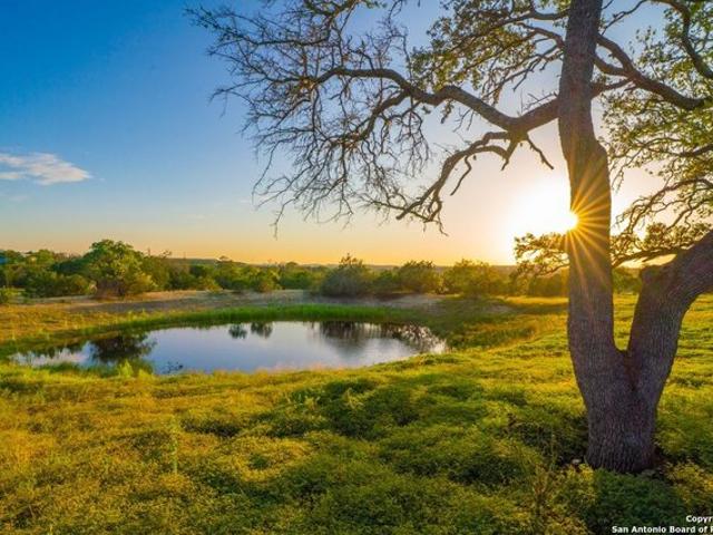112 Majestic Oaks Dr, Boerne, TX 78006