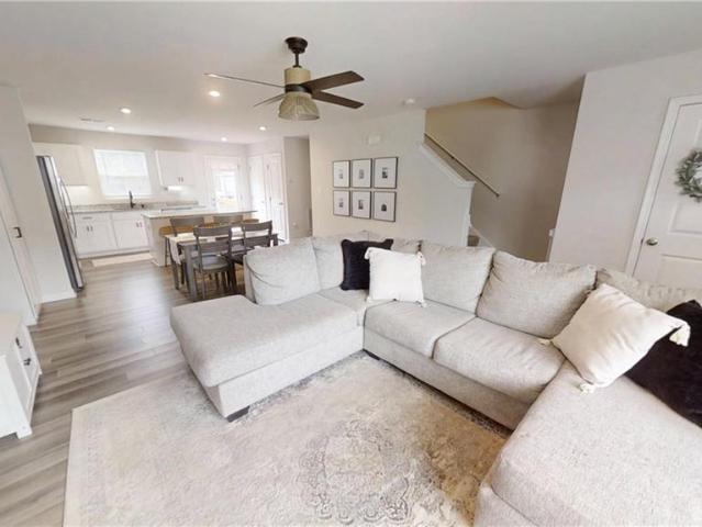 112 Makayla DR