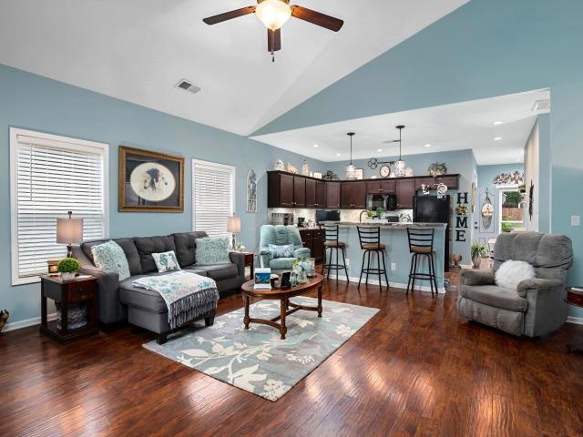 112 Mccowans Ferry Alley
