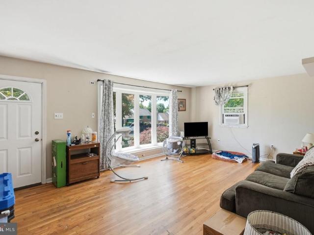 112 Meadowbrook Lane