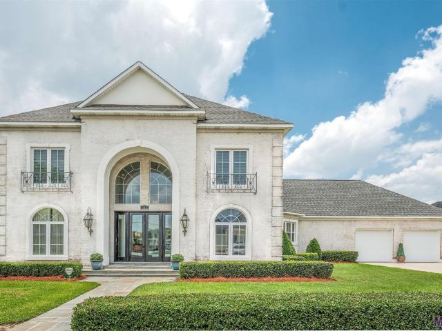 112 Menard Pl, Thibodaux, LA 70301 | MLS #BY2026006 | Compass