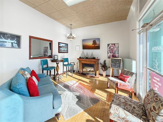 112 N 2nd Avenue W
