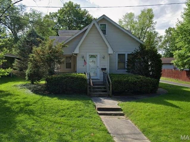112 N 36th St, Belleville, IL 62226